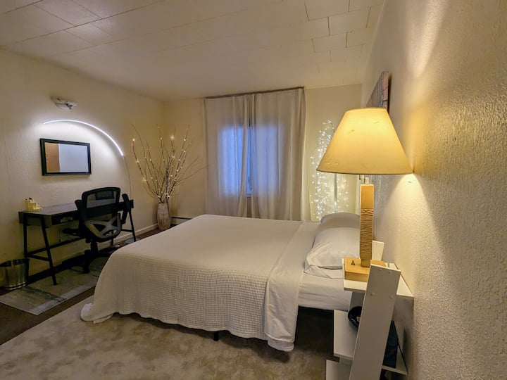 In Town. Near Fairbanks Attractions! - Fairbanks, AK