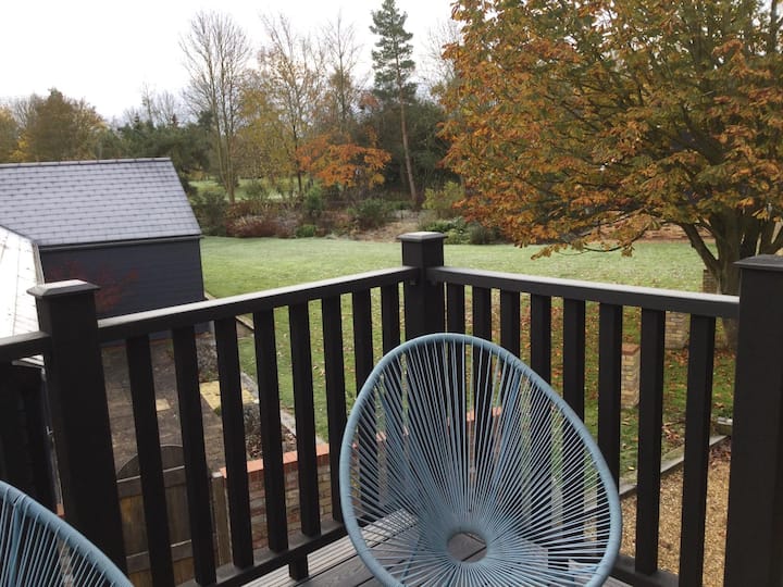 Refurbished Apt Near Golf Club ! - Raptor Foundation