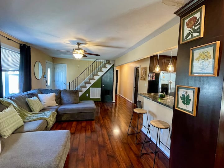 Modern Room | 10 Min From Downtown Norfolk - Portsmouth, VA