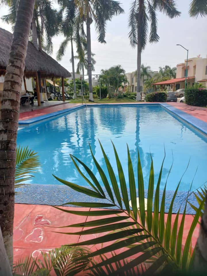 Casa 15 Min. Playa
4 Recamaras 4 Camas Matrimonial - Manzanillo