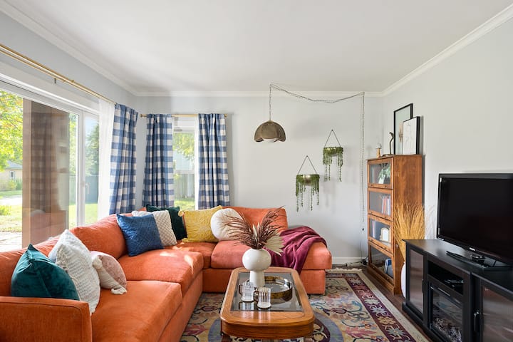 Charming Retreat In Beaverdale - Des Moines