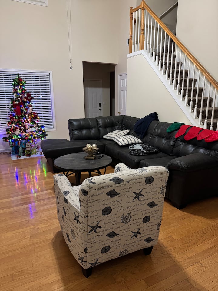 Warm And Cozy Place! - Cumming, GA