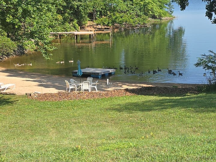 Lakefront Home Lake Anna|deck|beach|pet Friendly - Lake Anna, VA