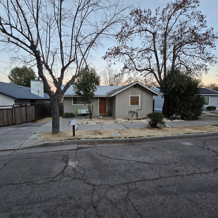 Olive Mini Mansion - Templeton, CA