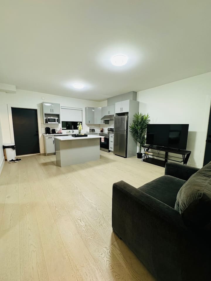 Cozy Hideaway With 2br - Burnaby