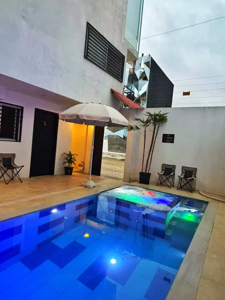 Private Suite With King-size Bed | Balcony With View & Tv - Montanita
