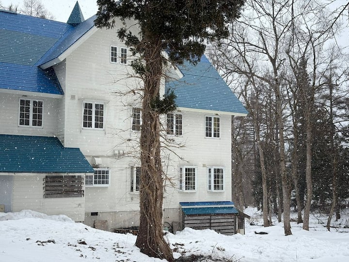 A Private Nature Lodge For A True Digital Detox - Myoko