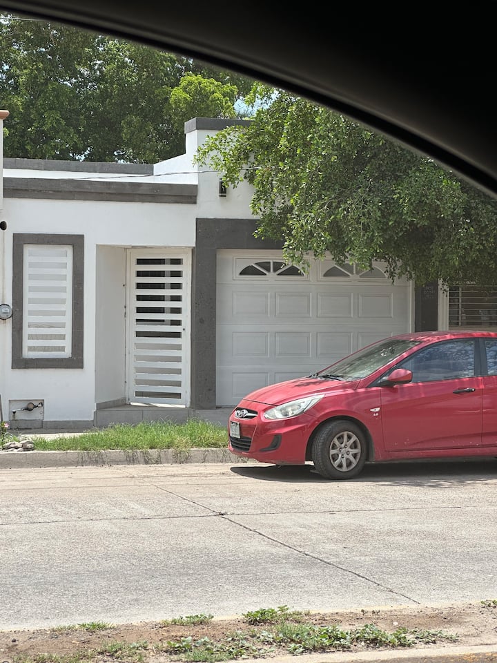 Casa Con Excelente Ubicación - Los Mochis