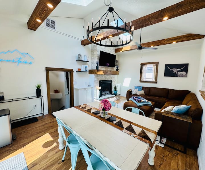 Cozy Guest Suite + Hot Tub | Denver & Red Rocks - Wheat Ridge, CO