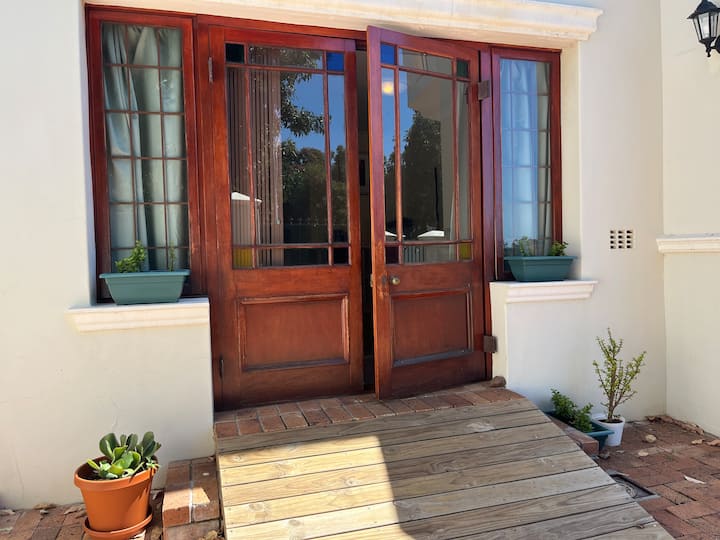 Spacious Secure Studio In Quiet Vredehoek - Kapstadt