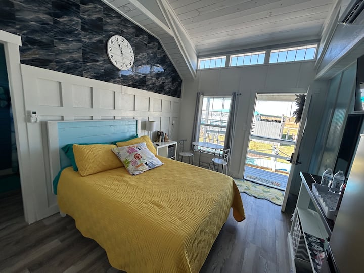 The Turtle 1 Studio | Laid-back Coastal Stay - Rockport, TX