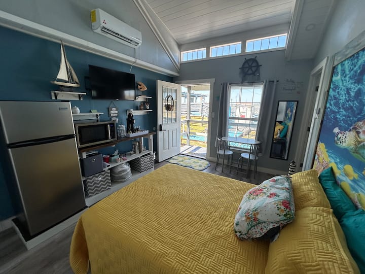 The Turtle 2 – Small, Sweet, & Stylish Studio - Rockport, TX