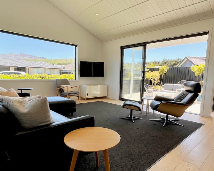 Sunny & Spacious Modern Family Home. Dogs Welcome! - Lake Hayes