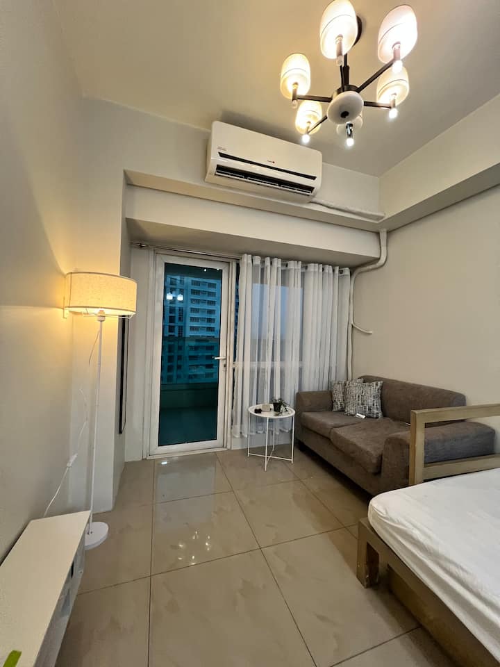 Free Parking, Free Pool, Balcony, 1bedroom 4 Beds - Makati