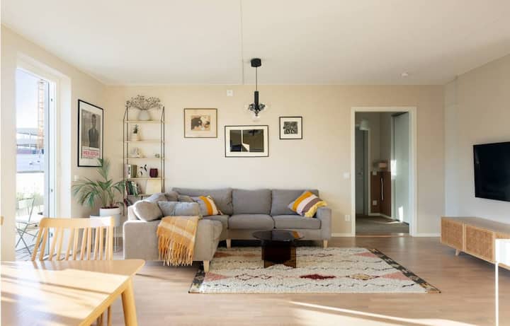 Luftig Lägenhet Centralt Belägen - Stockholm