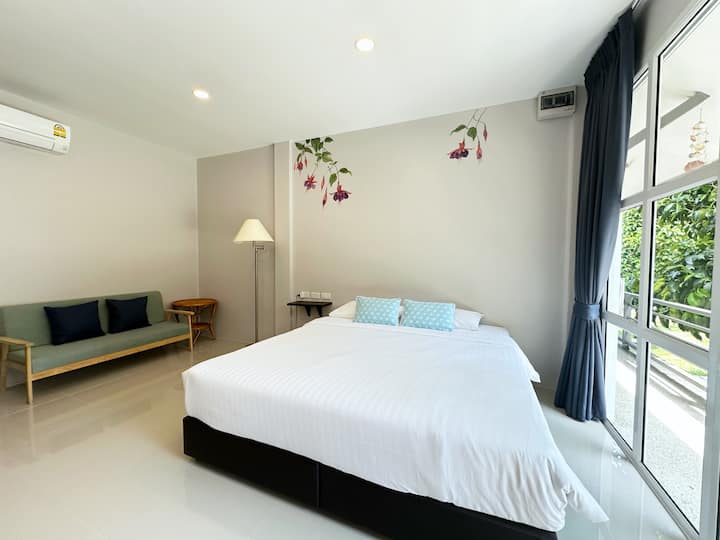 1 King Bed - Quiet And Peaceful Stay - Phuket