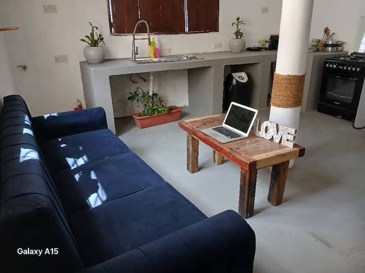 Apartment With Wifi Aircon Walk To Beach & Village - Tanzania
