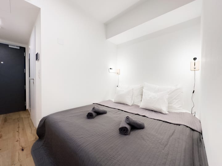 Real Living By Refa - Iconik - Praga