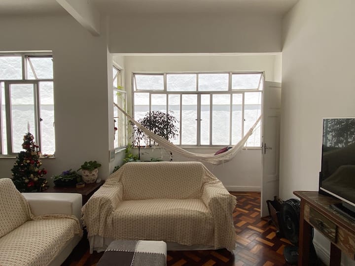 Um Charme Em Ipanema •
3 Quartos, 1 Suíte, 1 Vaga - Ipanema