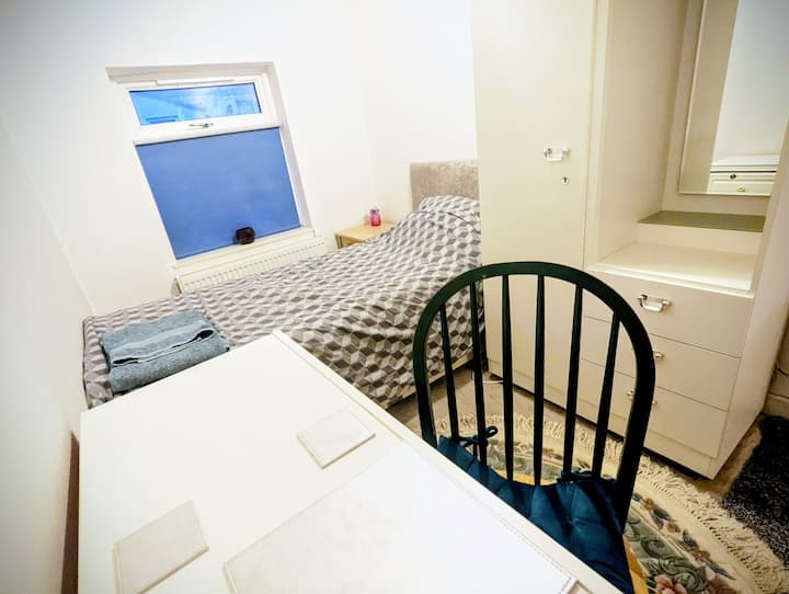 Comfy Hully Hull With Nati - Kingston upon Hull