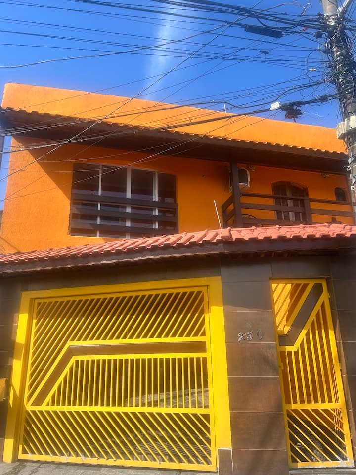 Casa Amarela
Vista Perfeita P/ Fotos De Aviões - Guarulhos