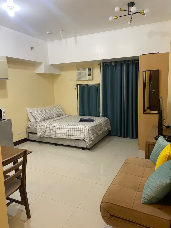 The Cozy Condo In Mckinley - Taguig