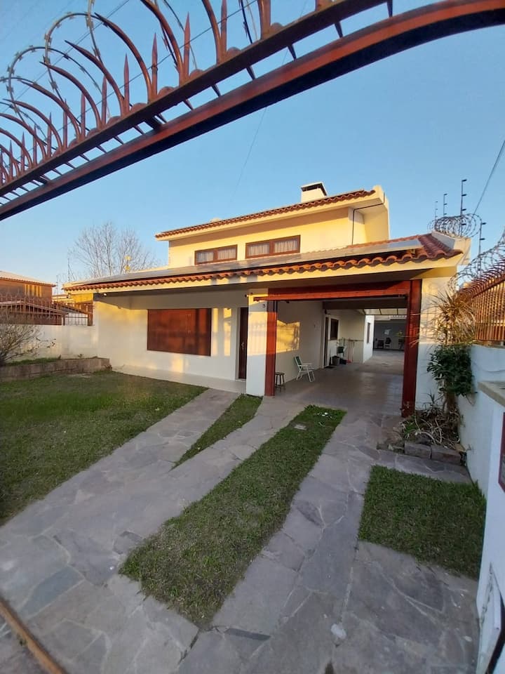 Casa Ampla Laranjal 2 Dormitórios - Rio Grande