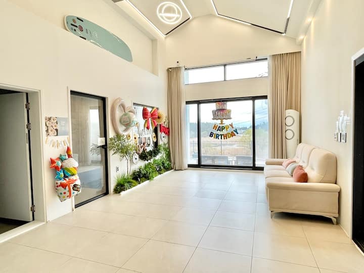 강릉도도하우스 감성 독채 풀빌라 온수풀 무료, 바다 도보 1분, 특별한여행 파티풍선 - Gangneung-si