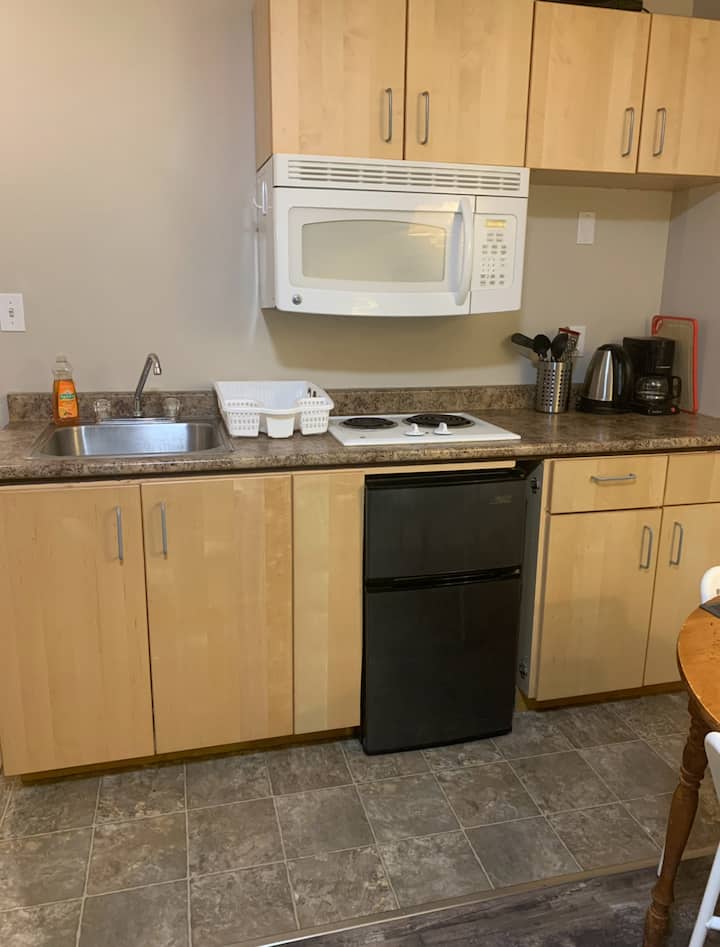 103w Fully Furnished  Bachelor - Edson