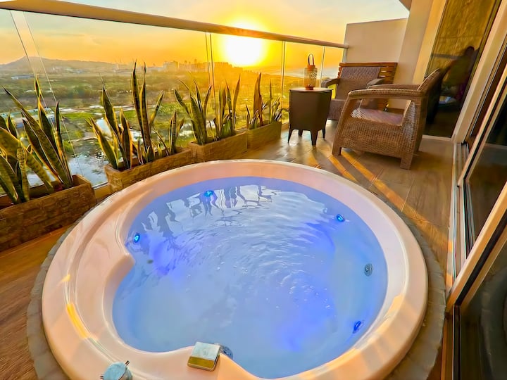 Lux - Private Jacuzzi · Rooftop Pool & Bar -Views - Cartagena