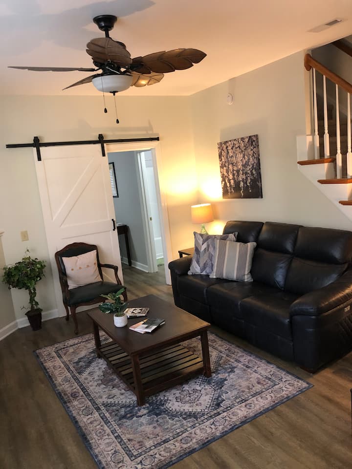 Cozy 3bd Townhome W/fireplace•15 Min To Beach & Dt - Wilmington, NC
