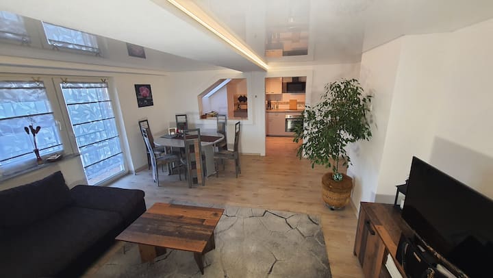 Große Wohnung Mit 3 Schlafräumen - Hof