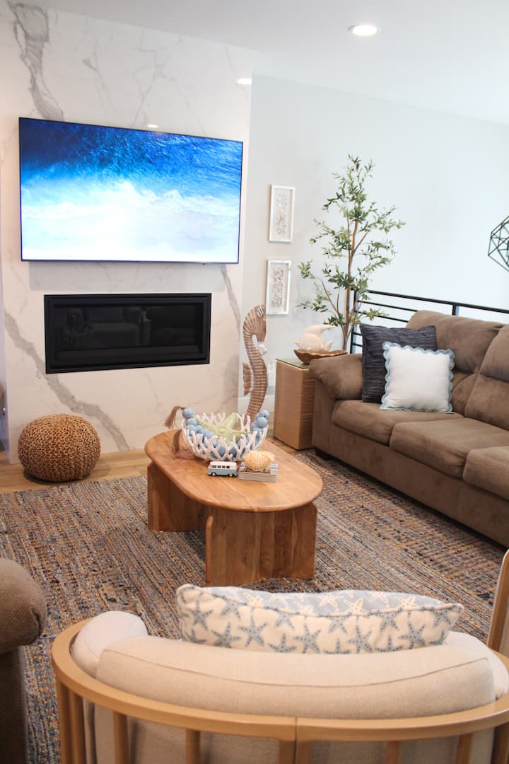 Luxury Carlsbad Beach Condo - Carlsbad, CA