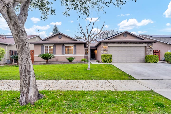 Spacious 5bd/2ba W/ Bbq & Wi-fi - Visalia, CA