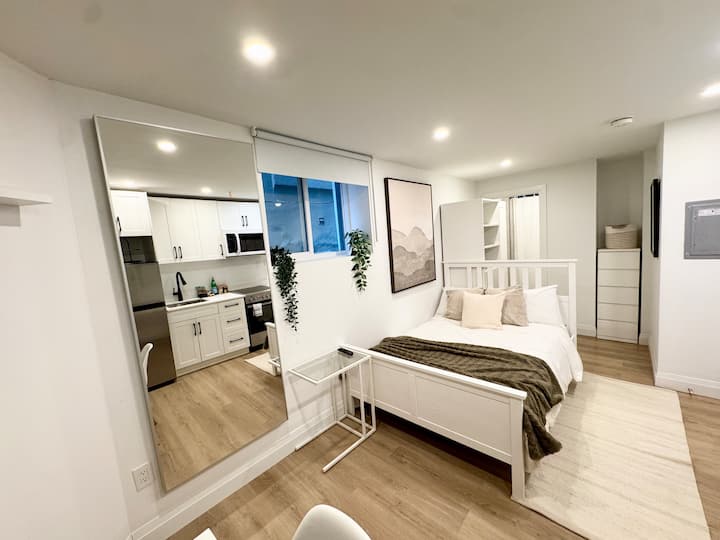 *Clean Fresh Newly Renovated Private Unit Toronto* - Mississauga