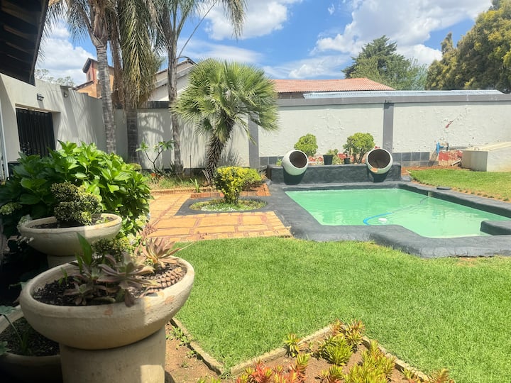 Luxurious 3-bedroom Oasis - Krugersdorp