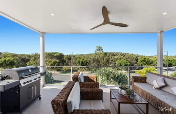 New Listing - Family Beach-style Home - Noosa