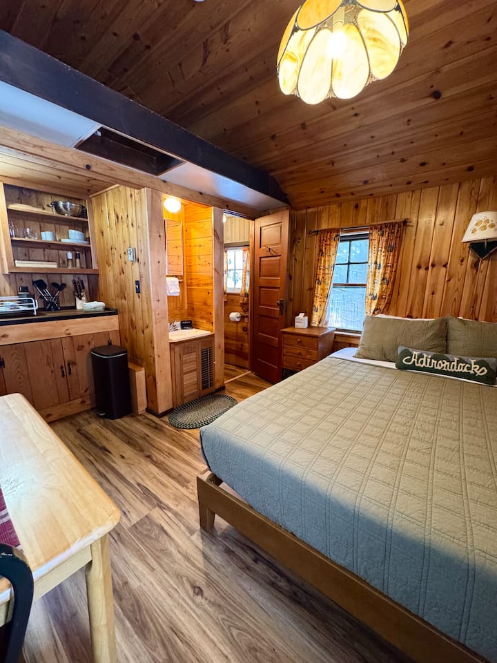 Charming Colden Adirondack Cabin - Tabletop Mountain, Keene Valley
