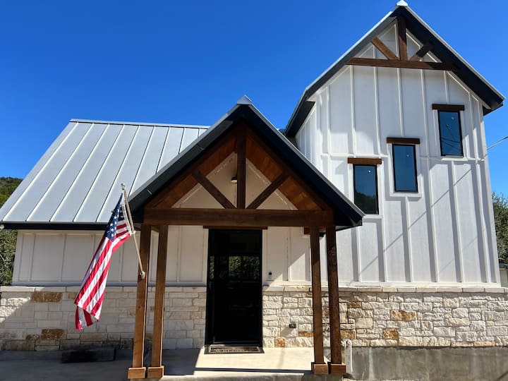 Canyon Lake Retreat W/ Hot Tub - Canyon Lake, TX