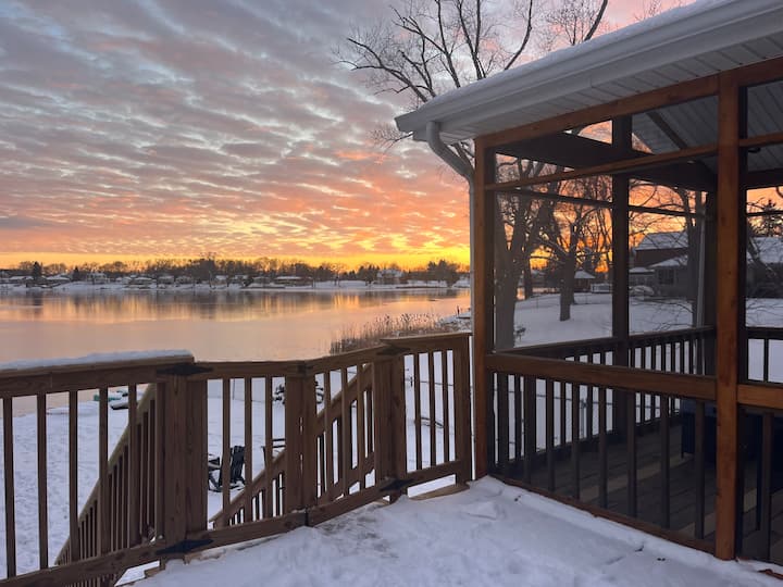 Lakefront 2br | Deck | Fire Pit | Dog Friendly - Antioch, IL