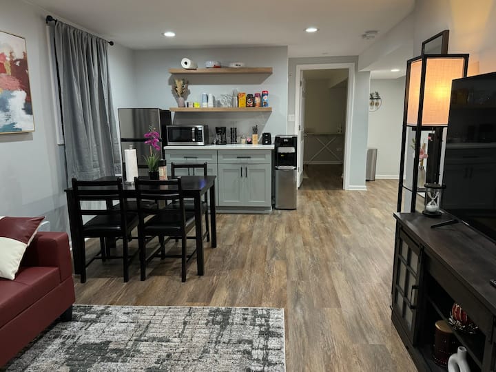 1st Floor Suburban 2br Guest Suite. - Tinley Park, IL