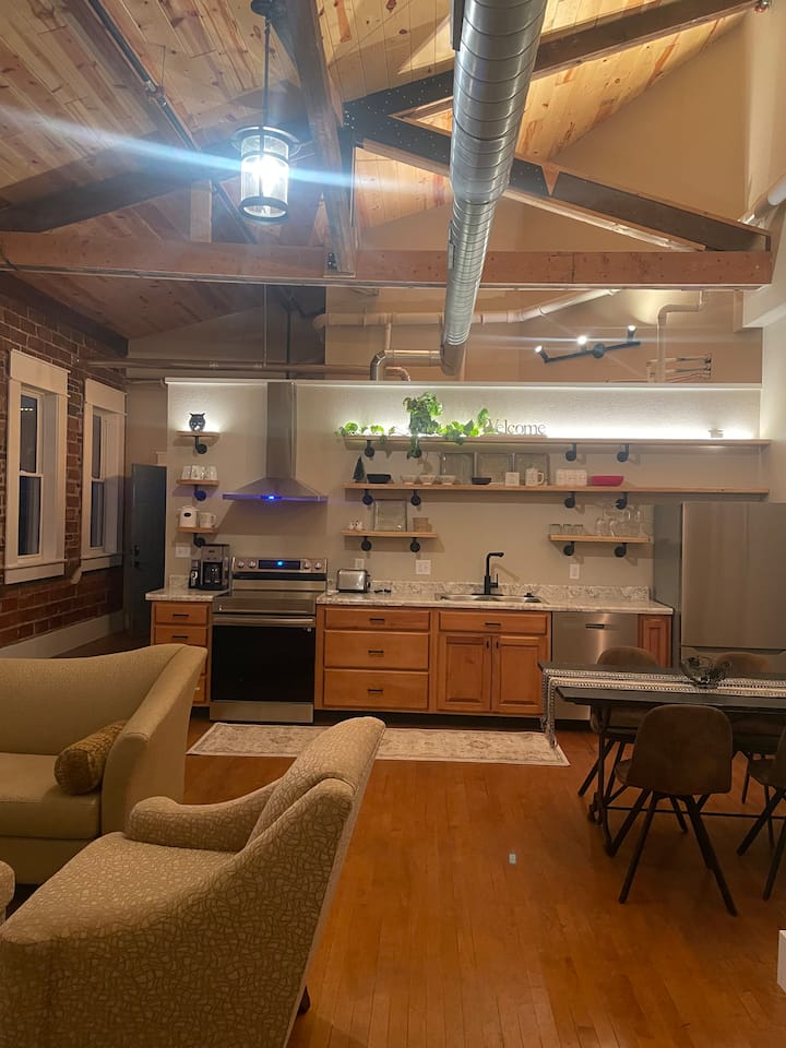 Haugen Hall Apartments #3 - ディコーラ, IA