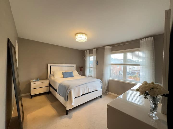 Private Room With Free Parking - Ajax