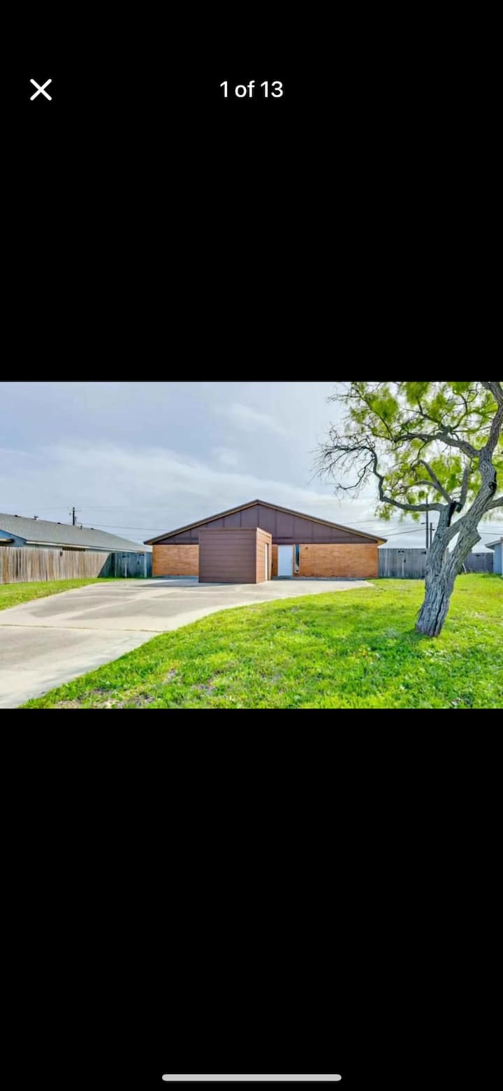 Cozy, Spacious, Plenty Of Beds - Corpus Christi, TX