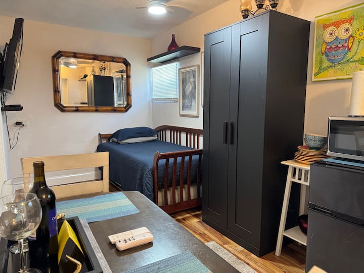 Charming Studio Near The Hard Rock Casino - Pembroke Pines, FL