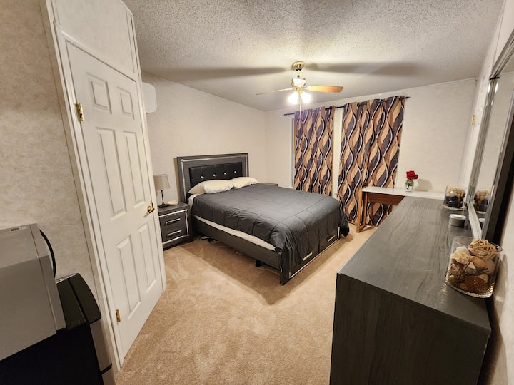 1 Bed/private Bath In Cozy Home - Waxahachie, TX
