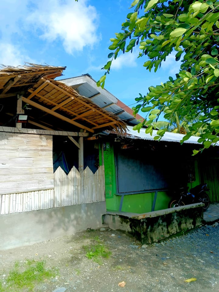 Simple House By The Beach - Mati
