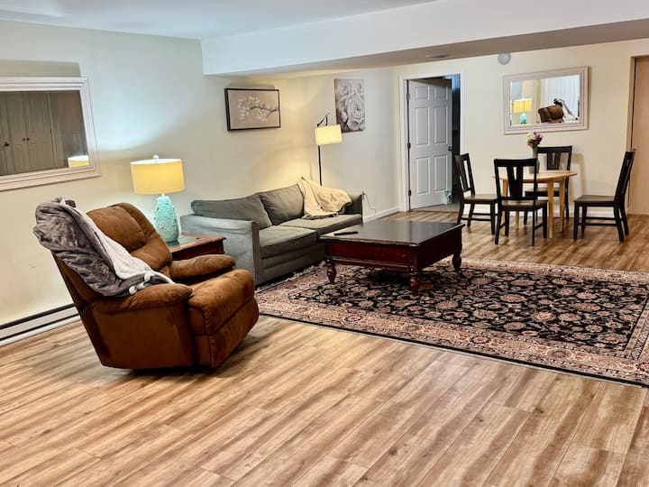 Serene Garden-level Retreat In Silver Spring - Silver Spring, MD