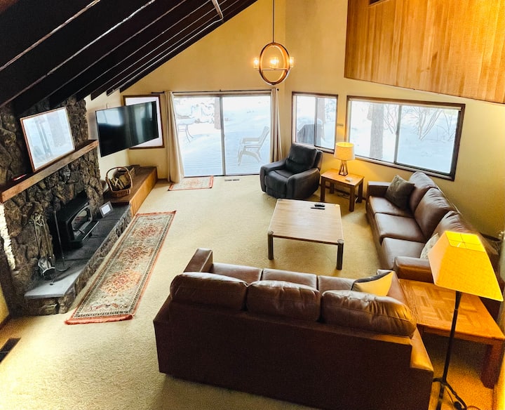 Perfect Sunriver Getaway! 2 Bd/2 Bath Near Village - Sunriver, OR