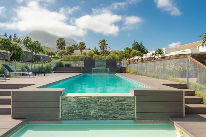 Serene Stay On Helshoogte Pass- Escape To Elegance - Stellenbosch